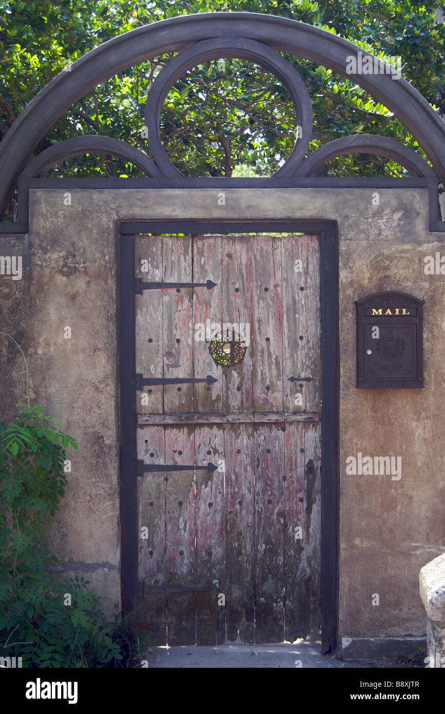 Old gate hi-res stock photography and images - Alamy
