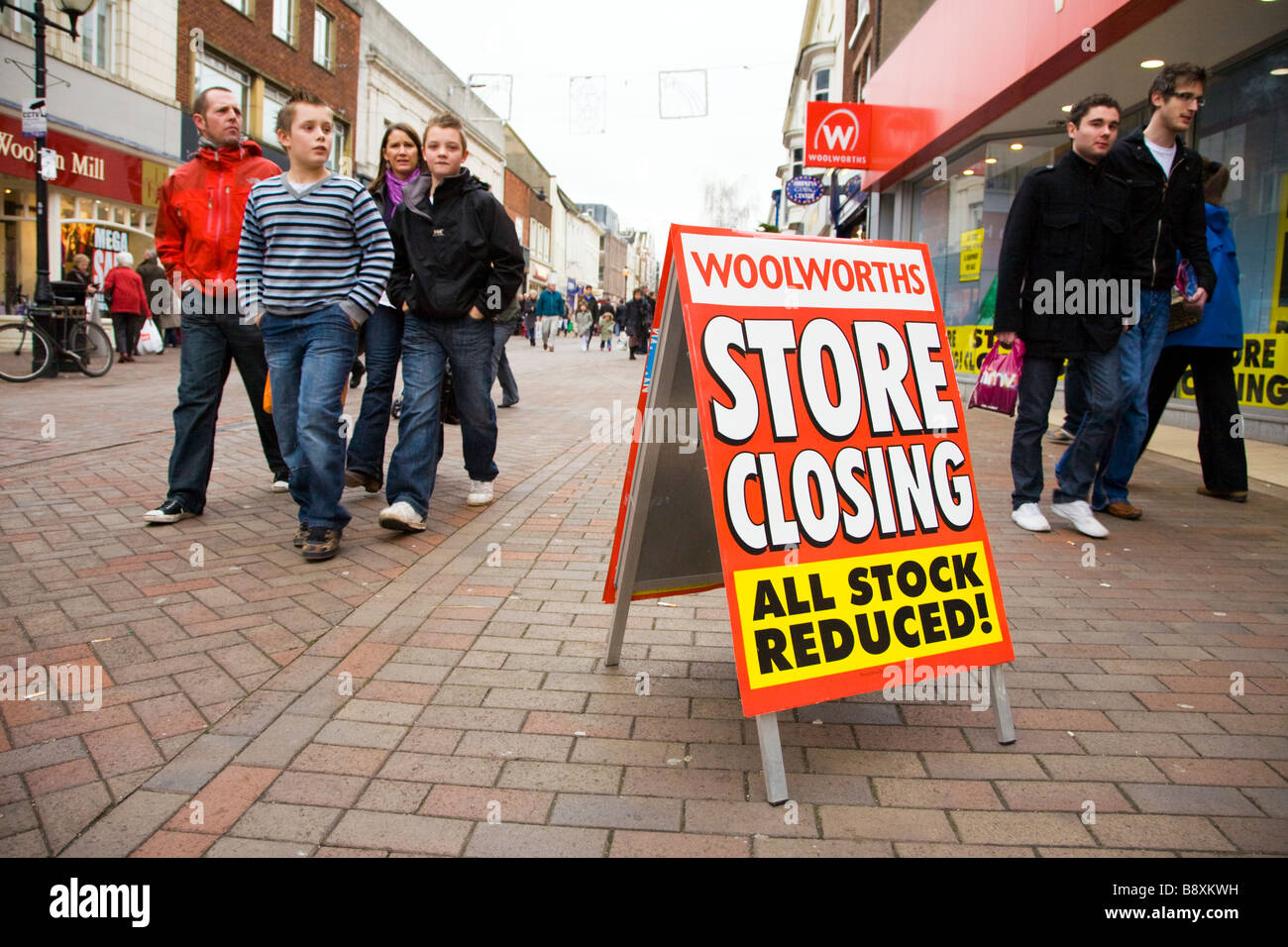 Woolworths sign hi-res stock photography and images - Alamy