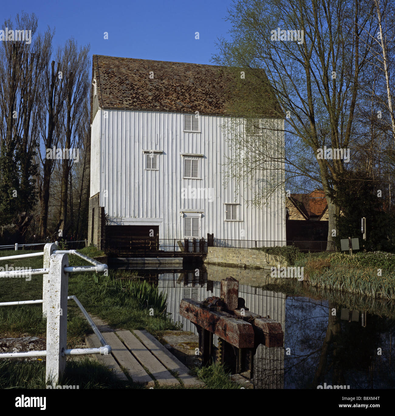 A view of the Lode watermill in the grounds at Anglesey Abbey Stock ...