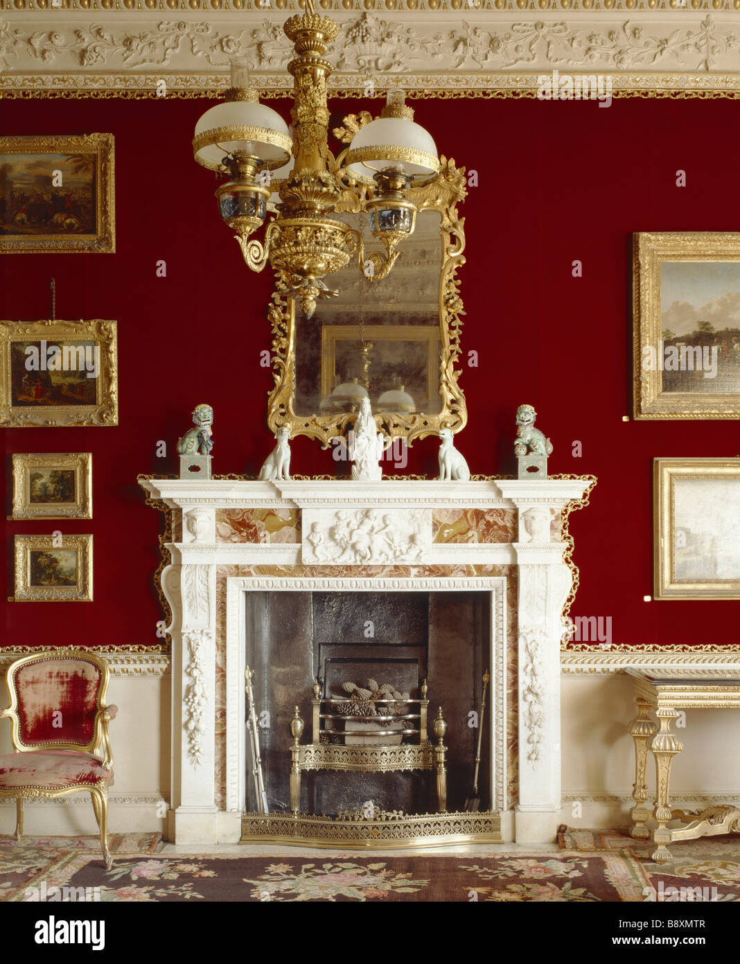 Gilded plasterwork hi-res stock photography and images - Alamy