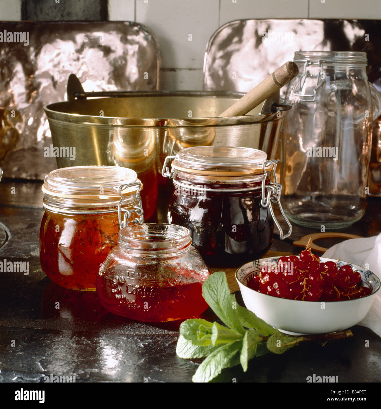 Victorian cooking range hi-res stock photography and images - Alamy