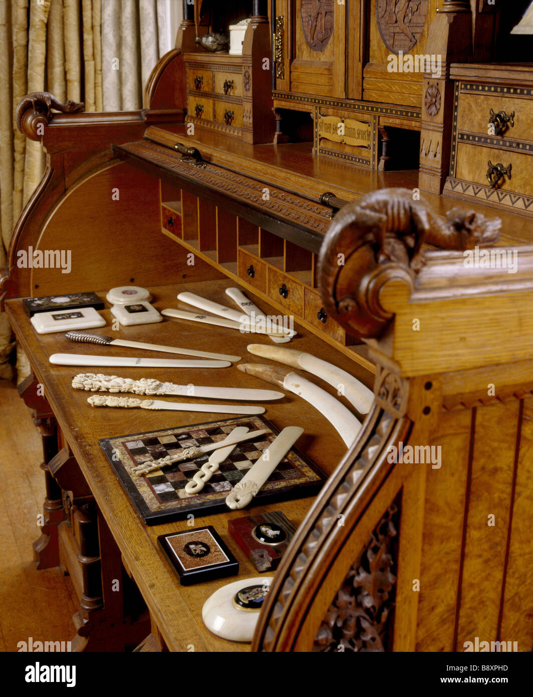 Gothic roundels hi-res stock photography and images - Alamy