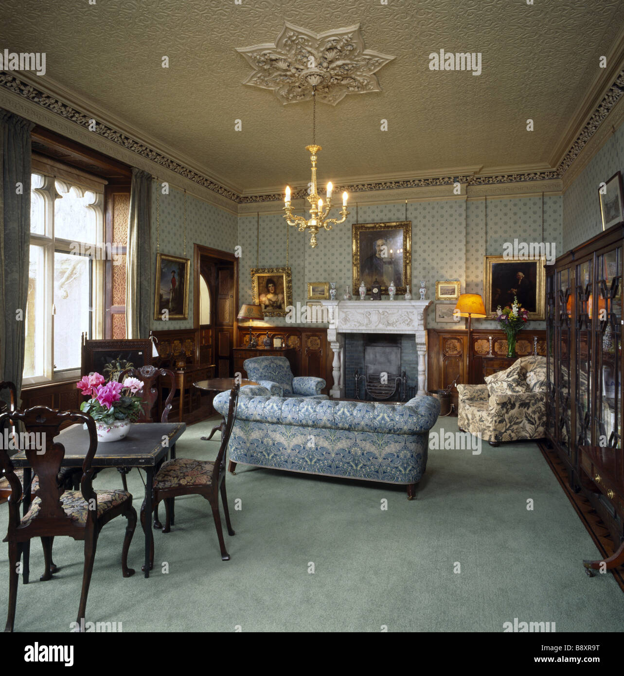 Tyntesfield house fireplace hi-res stock photography and images - Alamy