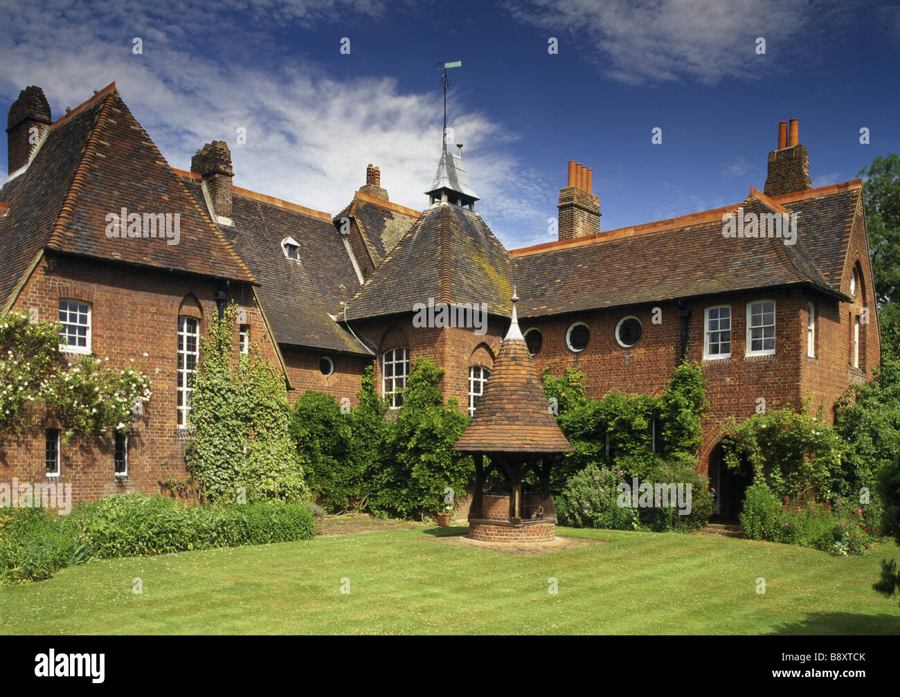 Red House Stock Photo - Alamy