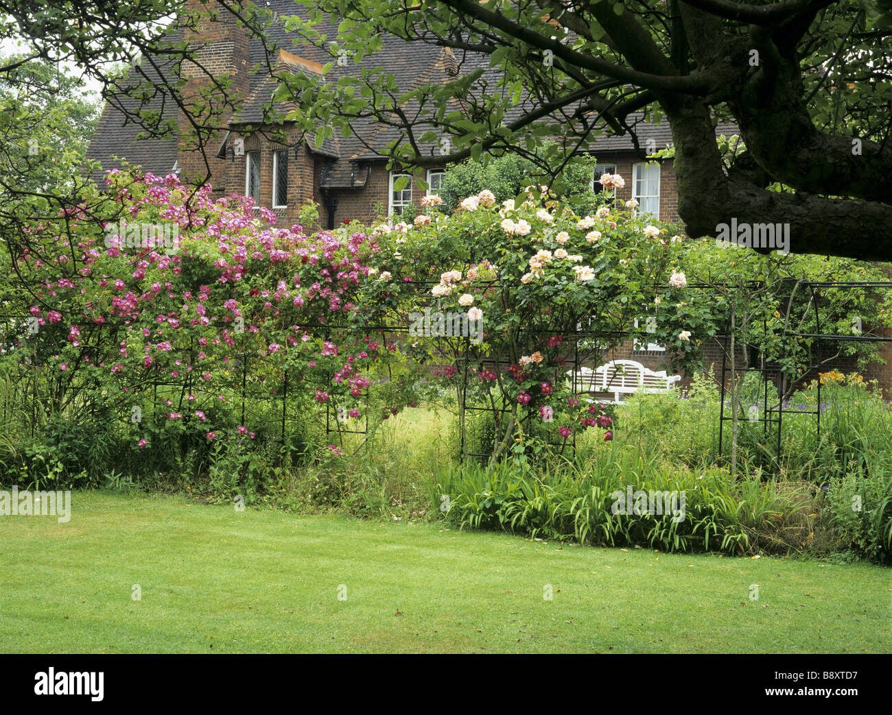 Victorian house with red roses hi-res stock photography and images - Alamy
