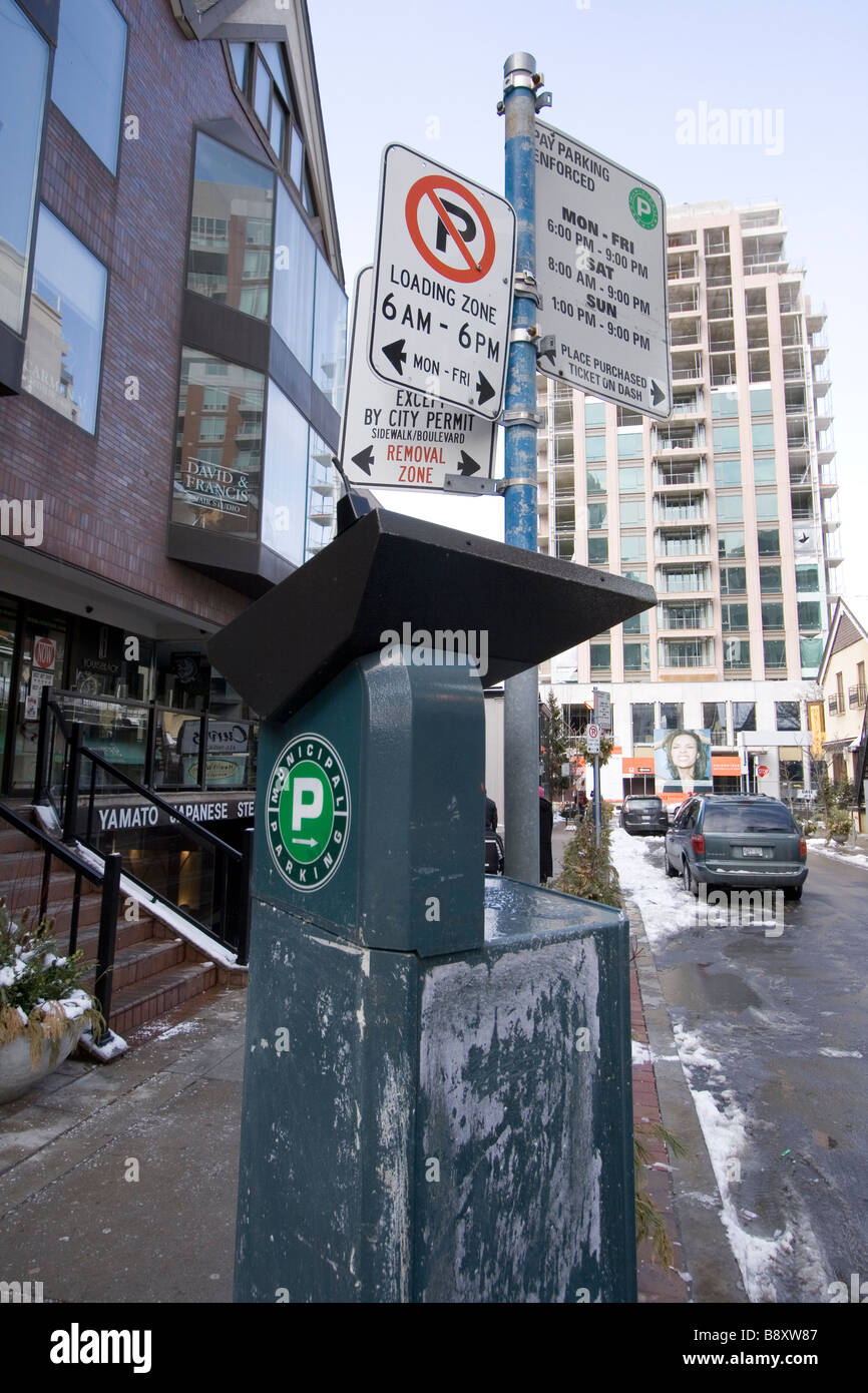 Canadian parking sign hi-res stock photography and images - Alamy