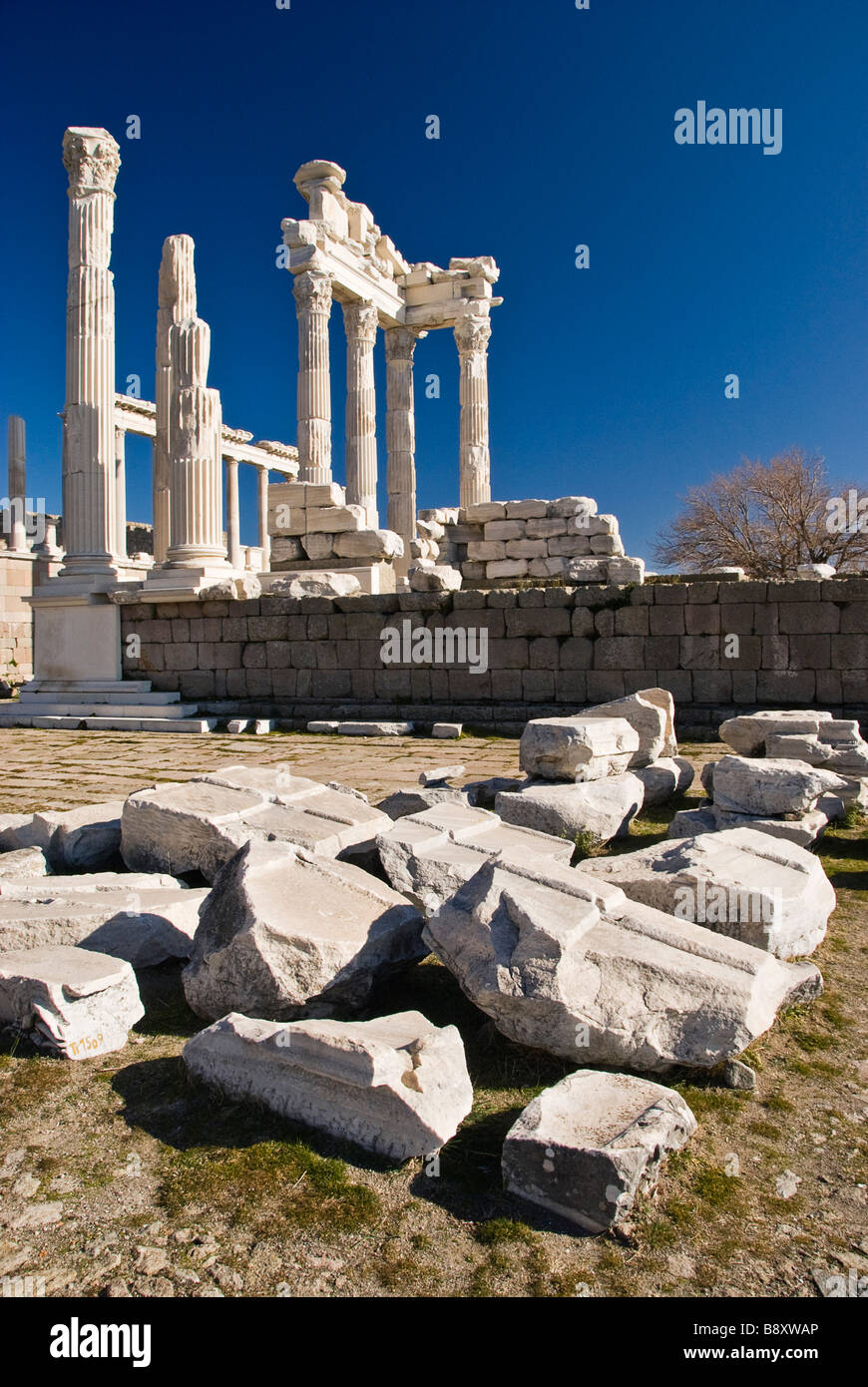 Ancient monuments and ruins hi-res stock photography and images - Alamy