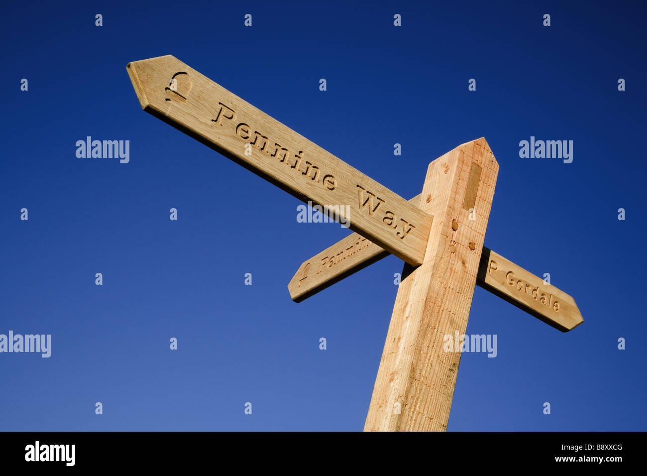 Pennine way wooden footpath sign hi-res stock photography and images ...