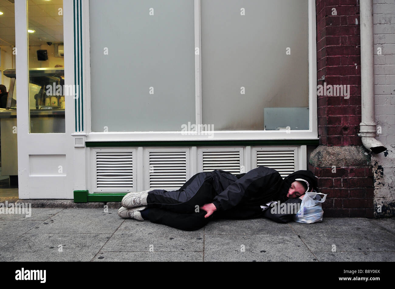 Homeless guy hi-res stock photography and images - Alamy