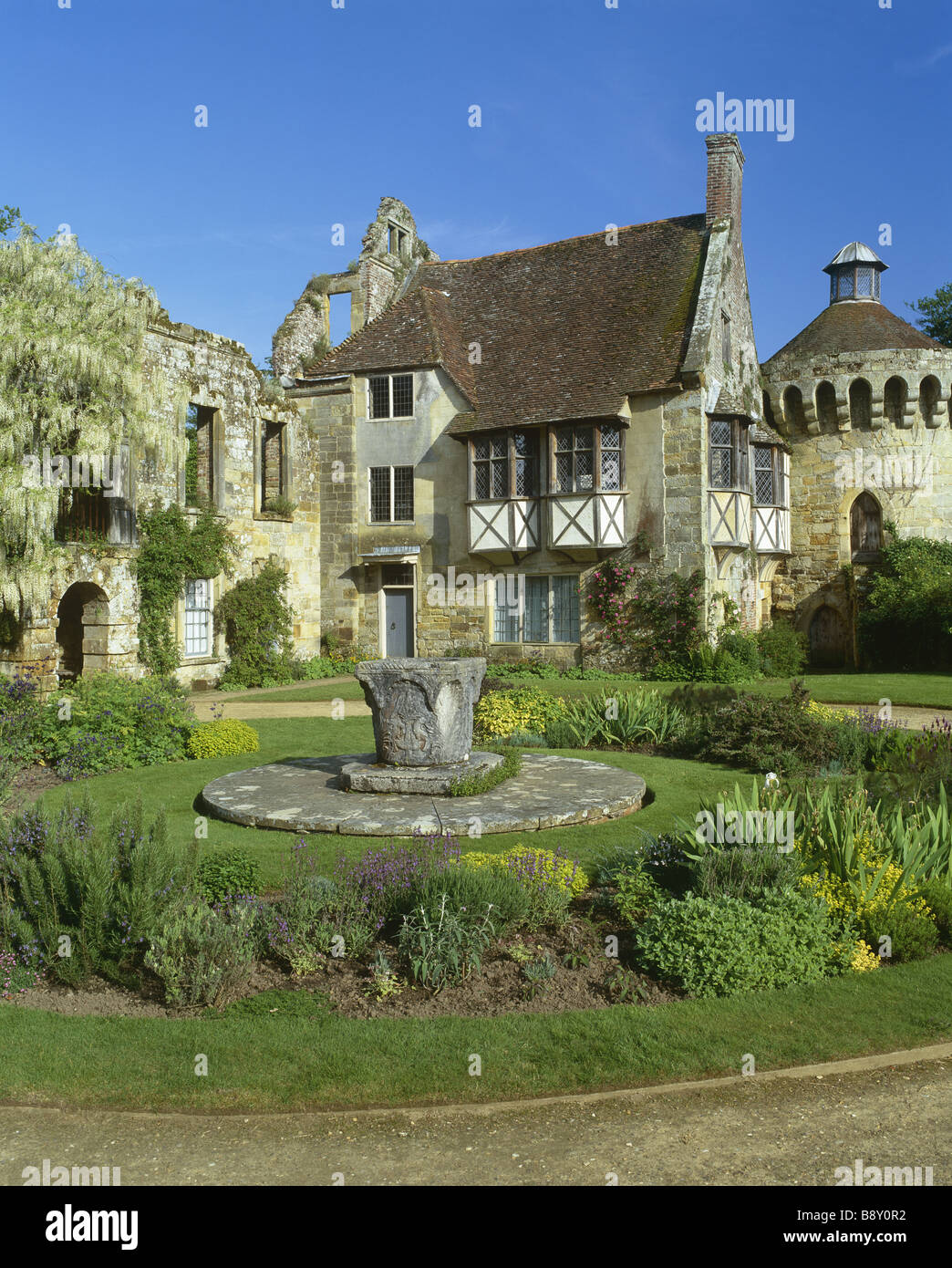 Scotney Castle Garden Stock Photo - Alamy
