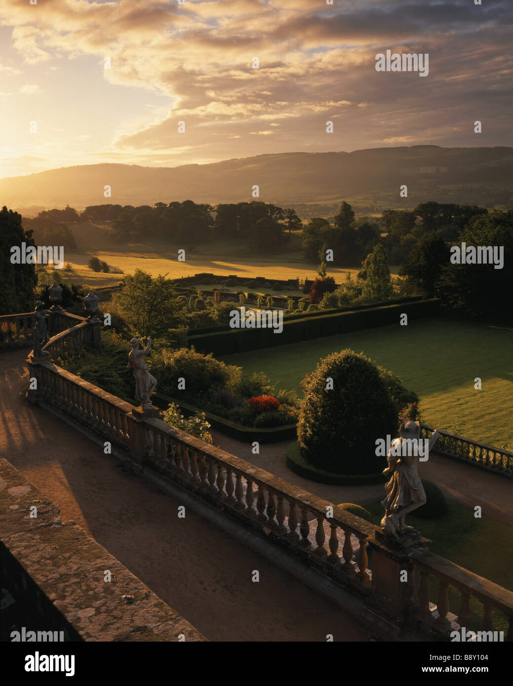 Powis castle grounds hi-res stock photography and images - Alamy