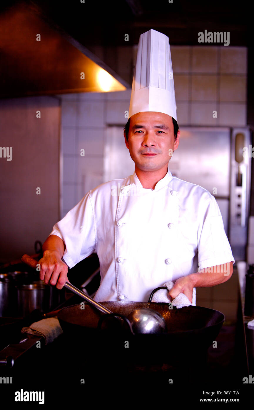 Man cooking kitchen eyes to camera hi-res stock photography and images ...