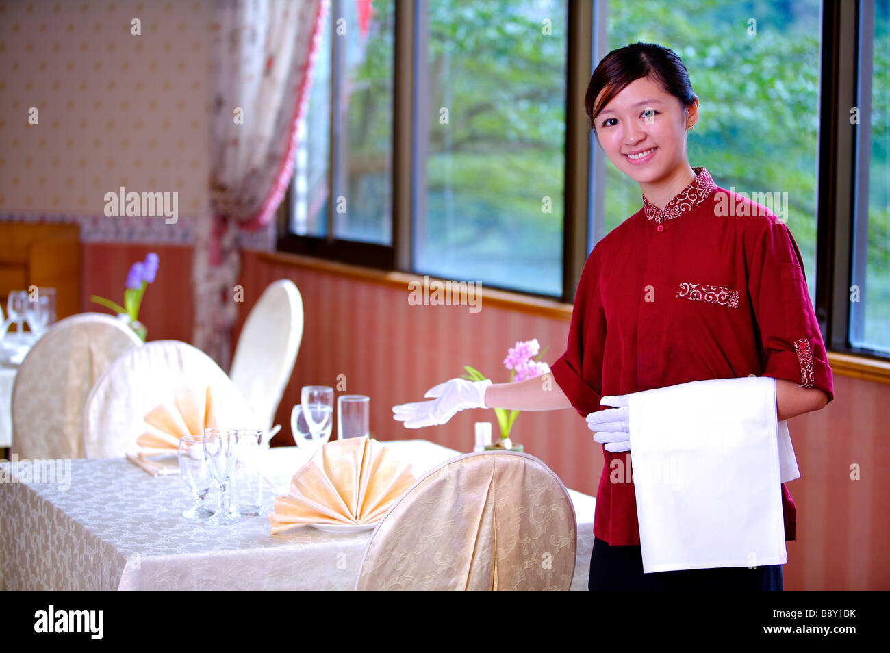 Chinese restaurant interior waitress hi-res stock photography and ...