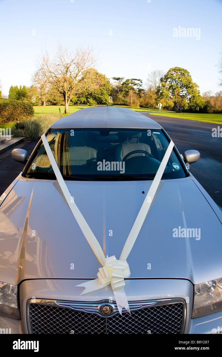 Car with ribbon hi-res stock photography and images - Alamy