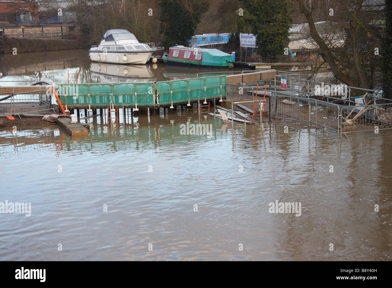 lock gate construction building site flood flooding river medway ...