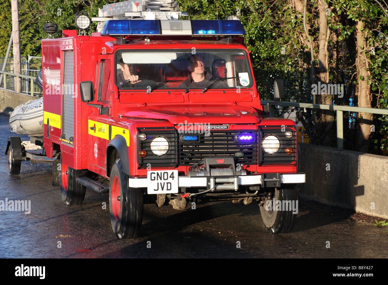 brigade fire service engine vehicle flood flooding river medway yalding ...