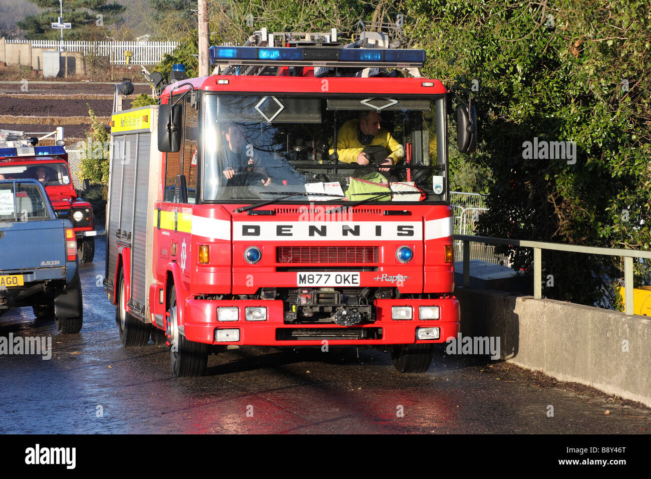 brigade fire service engine vehicle flood flooding river medway yalding ...