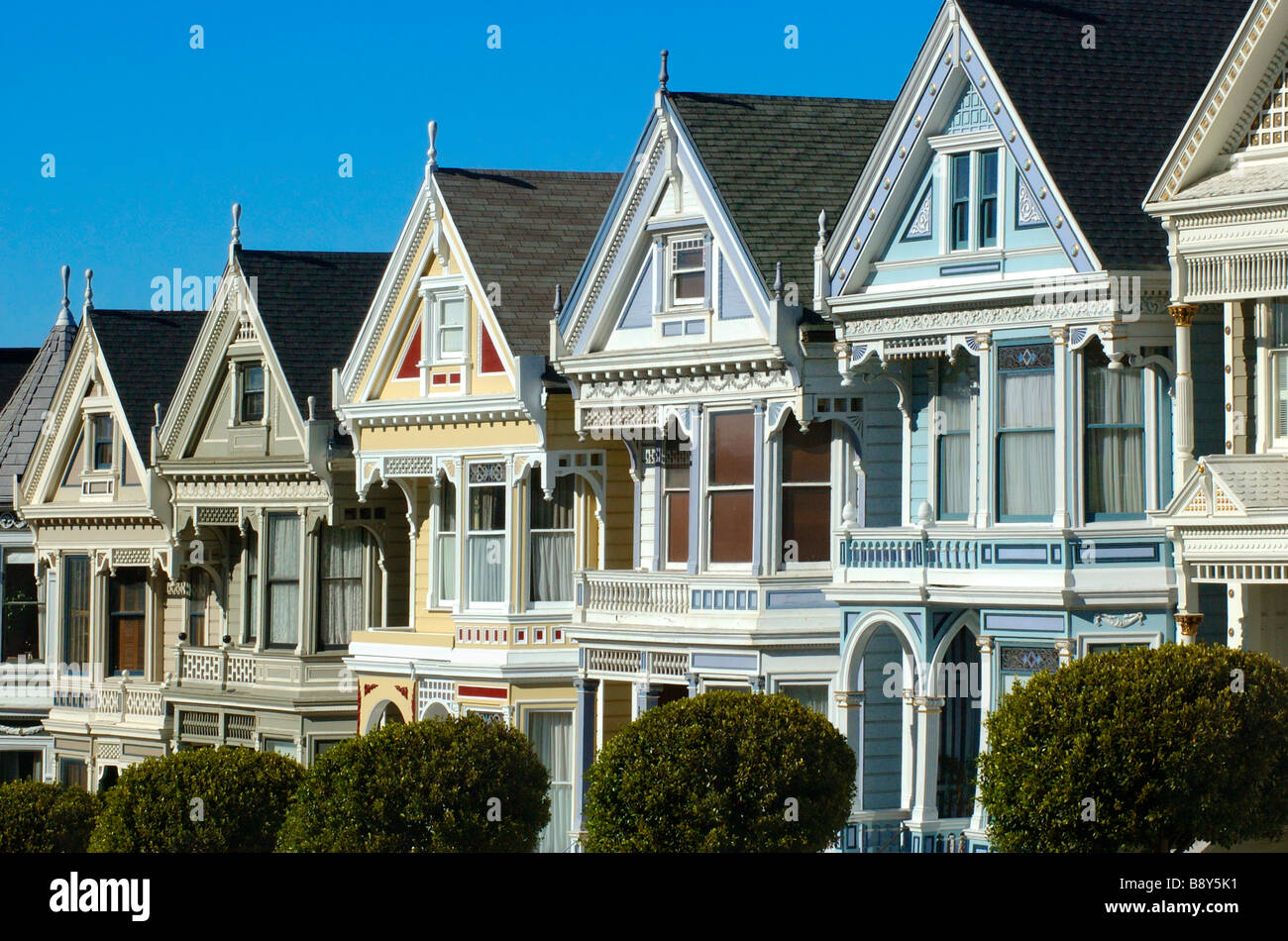 Row houses in american style hi-res stock photography and images - Alamy