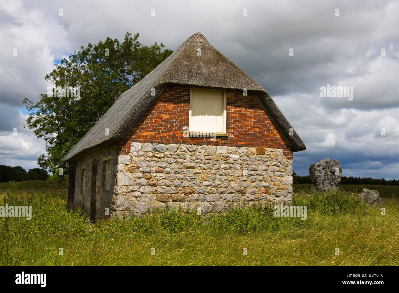 Farmhouse field hi-res stock photography and images - Alamy