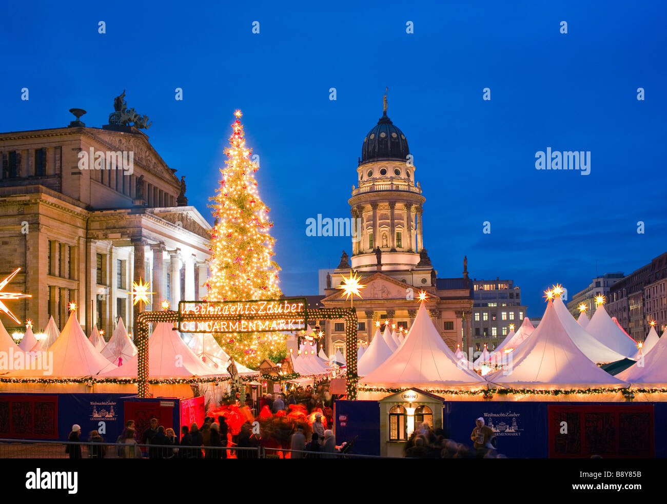 Christmas market on the Gendarmenmarkt Berlin Germany Stock Photo - Alamy