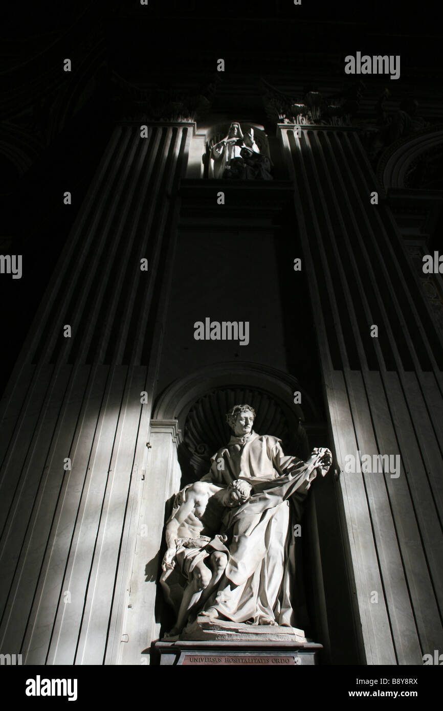 sculpture statue inside st peter's basilica, rome Stock Photo - Alamy