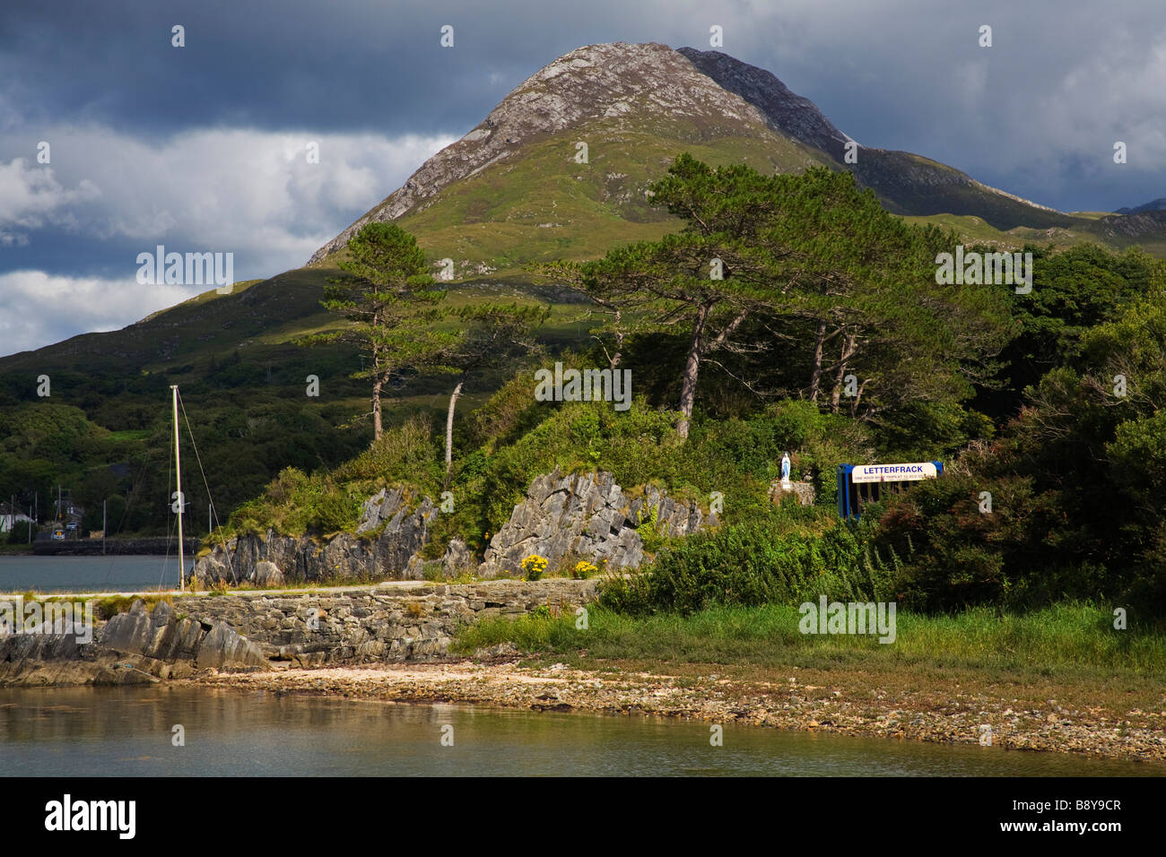 Letterfrack village hi-res stock photography and images - Alamy