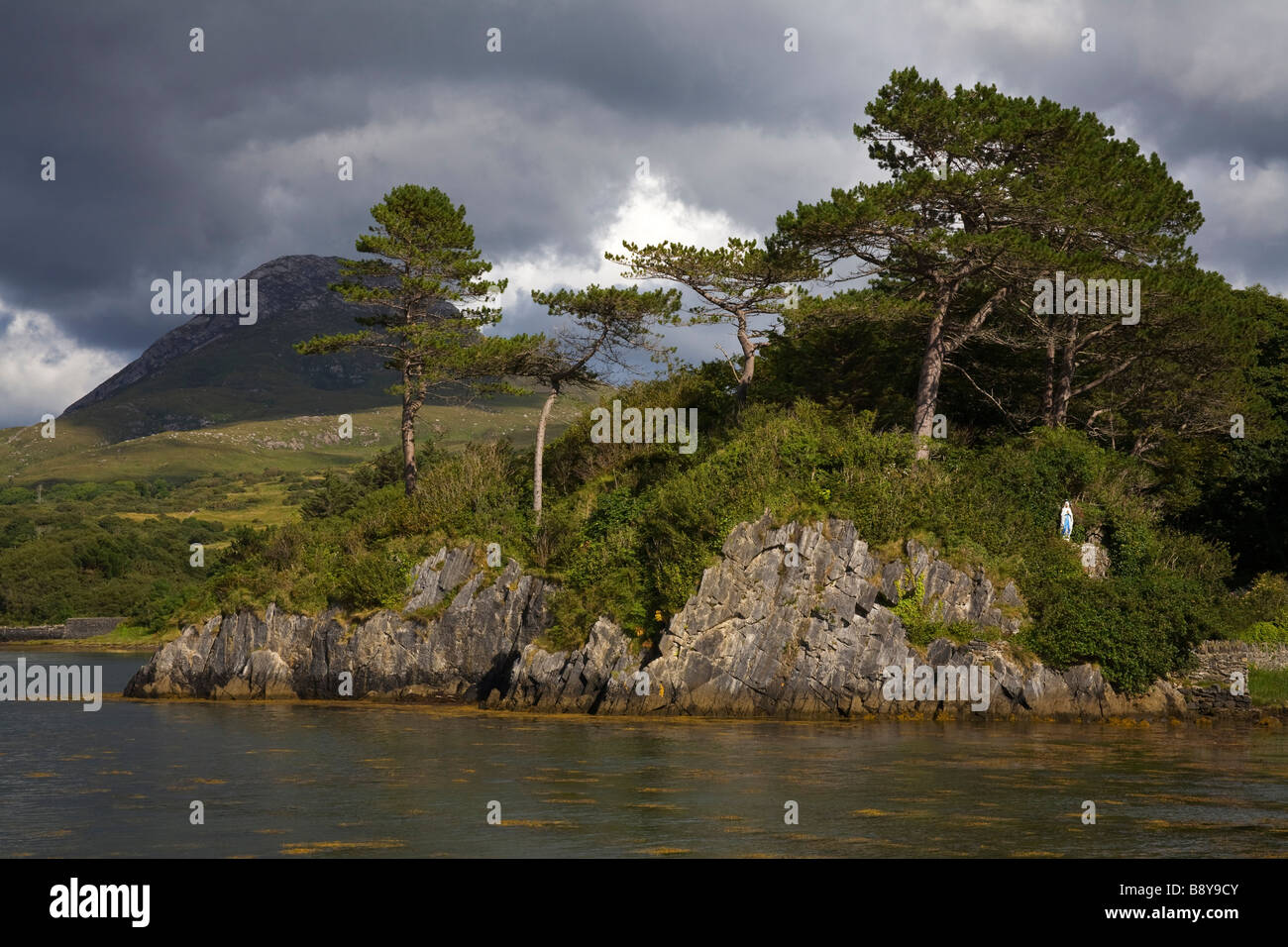 Letterfrack village hi-res stock photography and images - Alamy