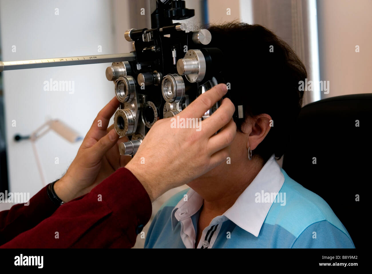 Eye test apparatus hi-res stock photography and images - Alamy