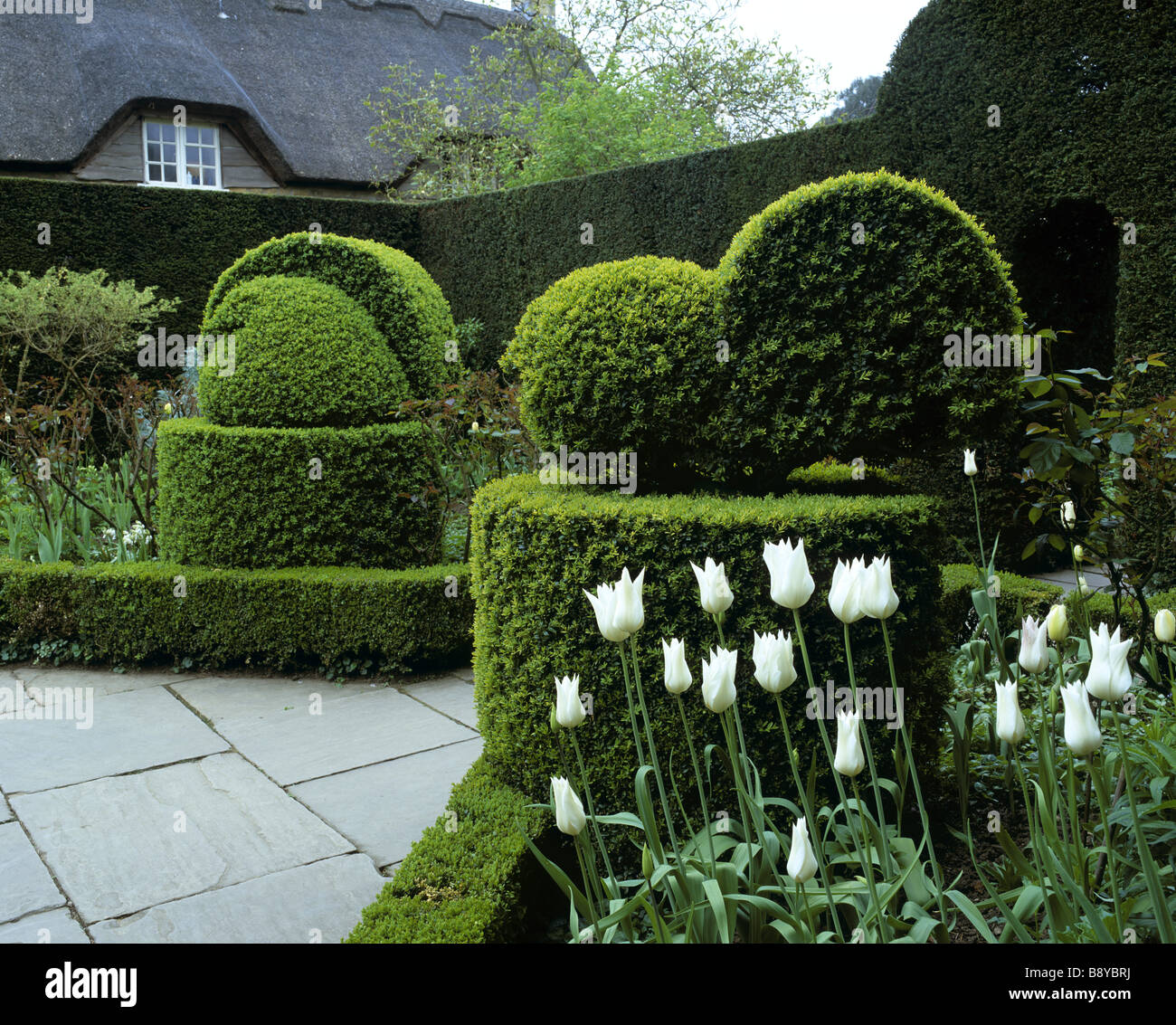 Hidcote white garden hi-res stock photography and images - Alamy