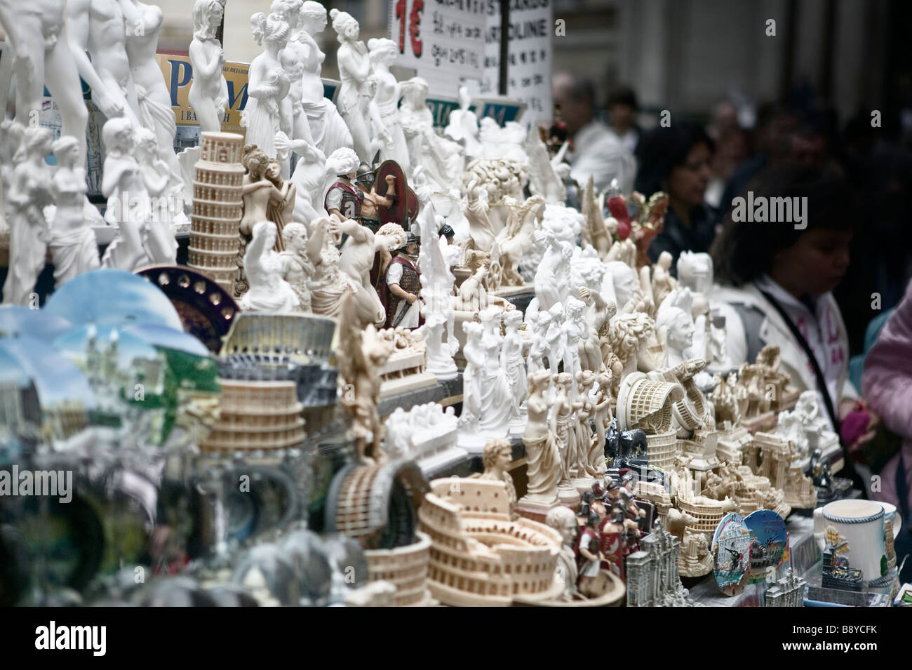 Souvenir stall rome hi-res stock photography and images - Alamy