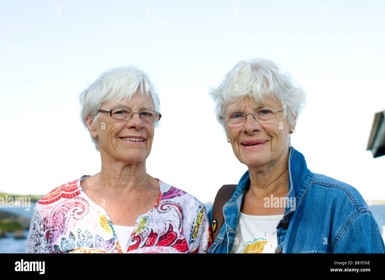Twins sister senior hi-res stock photography and images - Alamy