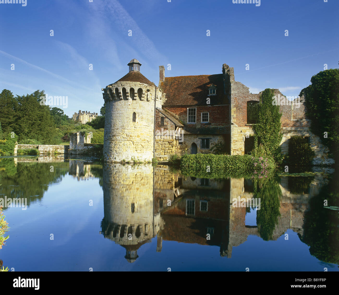 The C14th moated Scotney Castle, Kent Stock Photo - Alamy