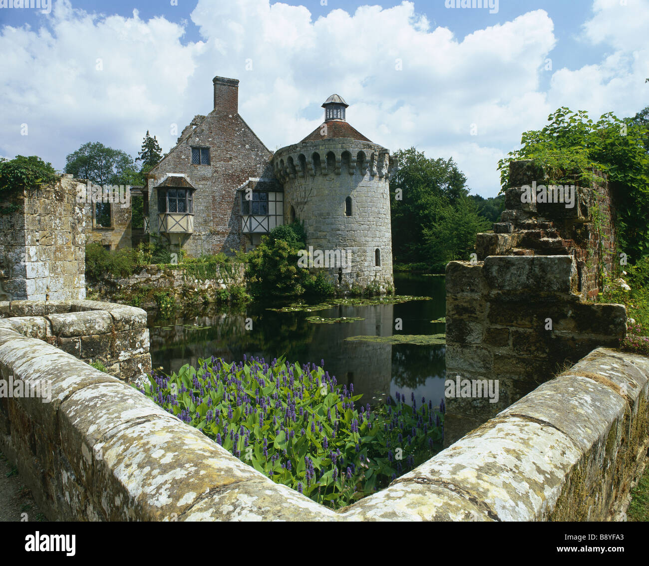 The C14th moated Scotney Castle, Kent Stock Photo - Alamy