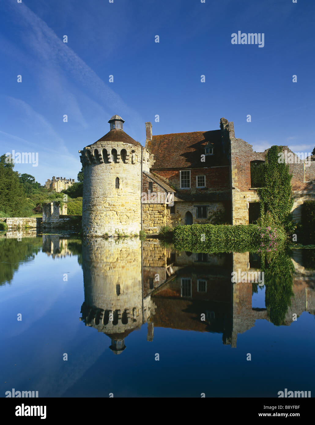 The C14th moated Scotney Castle, Kent Stock Photo - Alamy