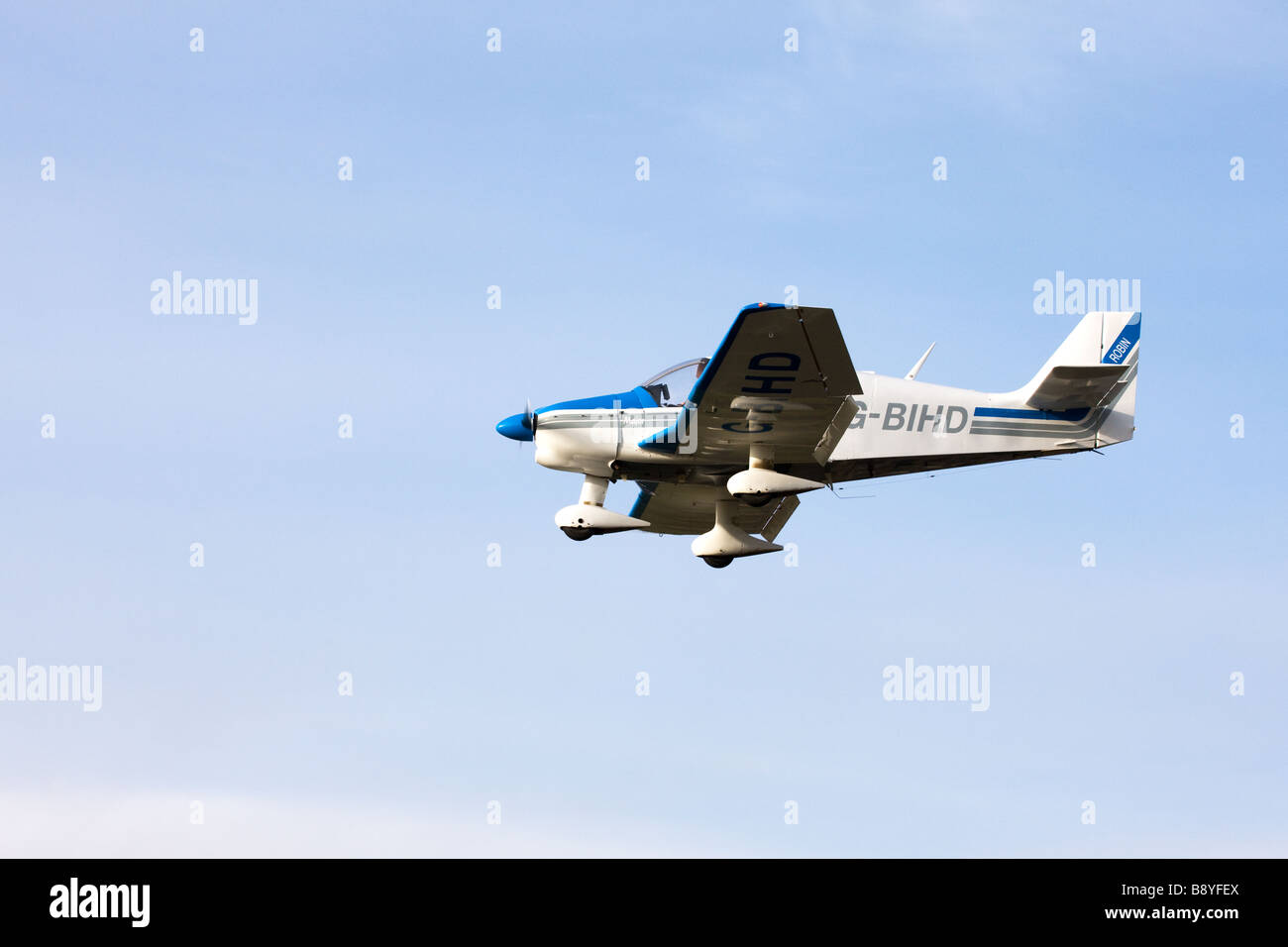 Pierre Robin DR400-161 Chevalier G-BIHD on final approach to land at ...