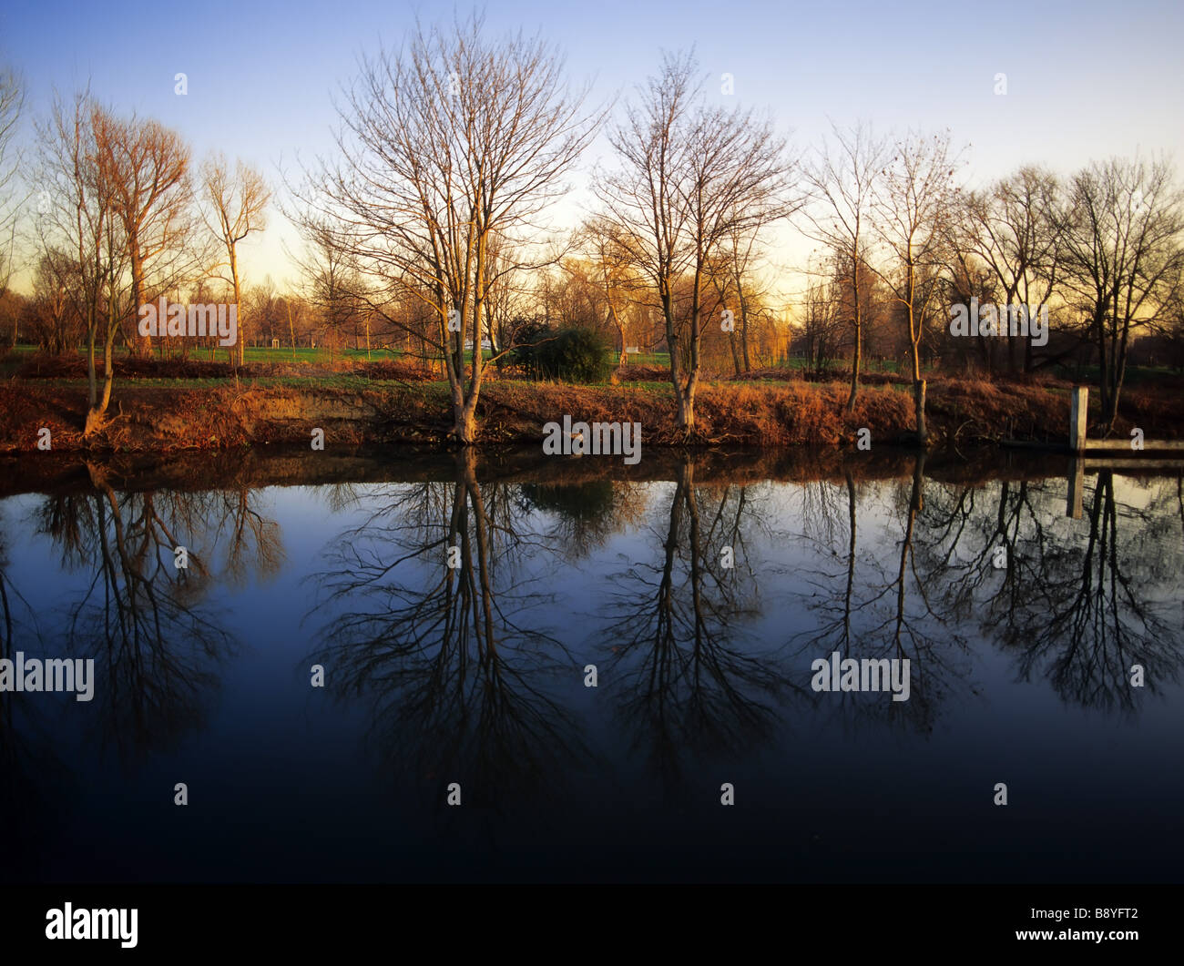 berkshire view of the playing fields of eton river thames Stock Photo ...