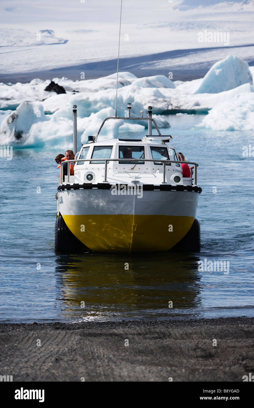 Amphibious craft hi-res stock photography and images - Alamy