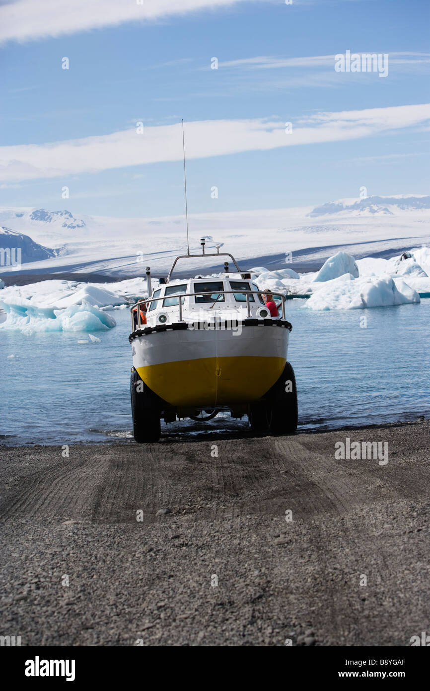 Amphibious craft hi-res stock photography and images - Alamy
