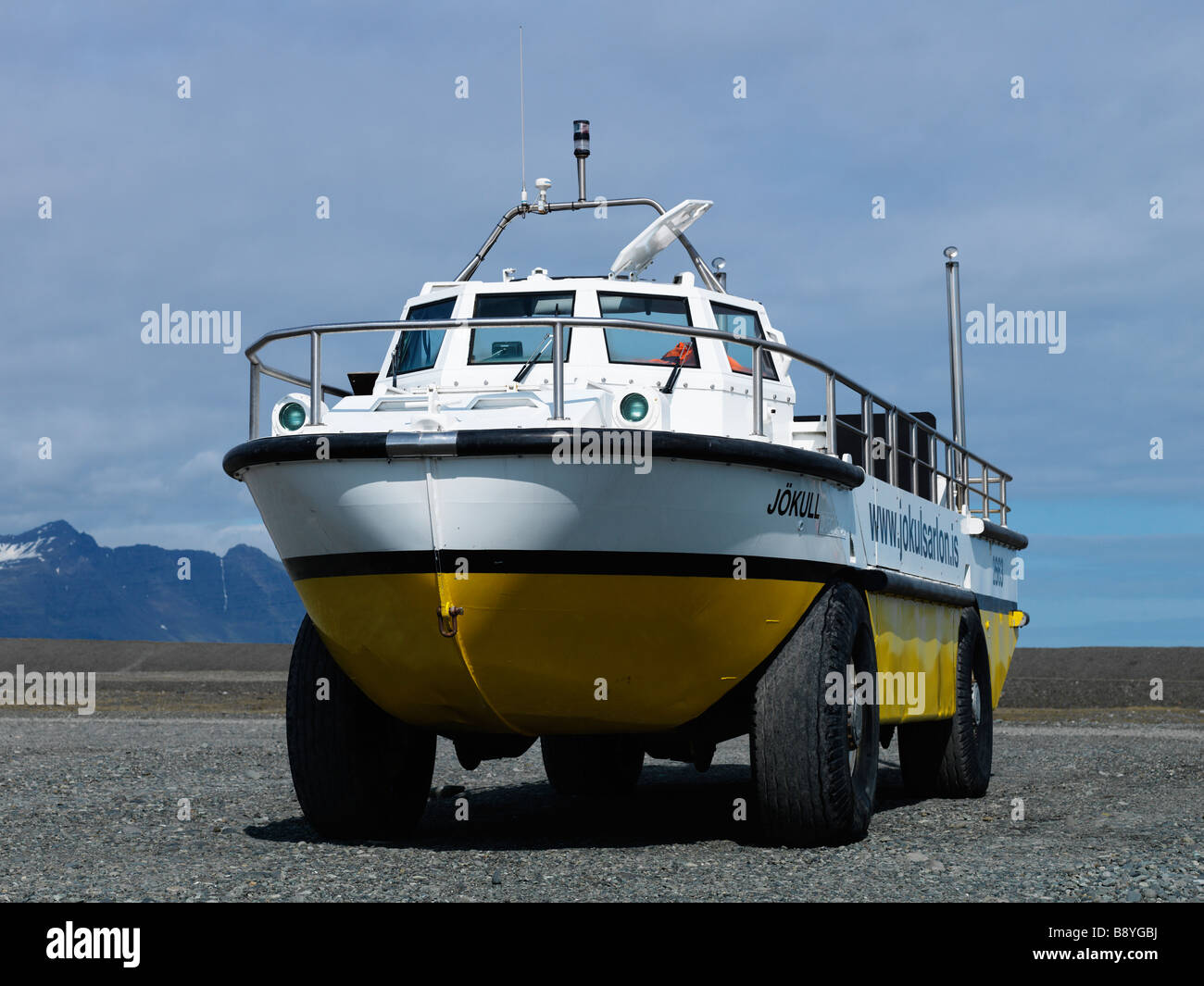 Amphibious boats hi-res stock photography and images - Alamy