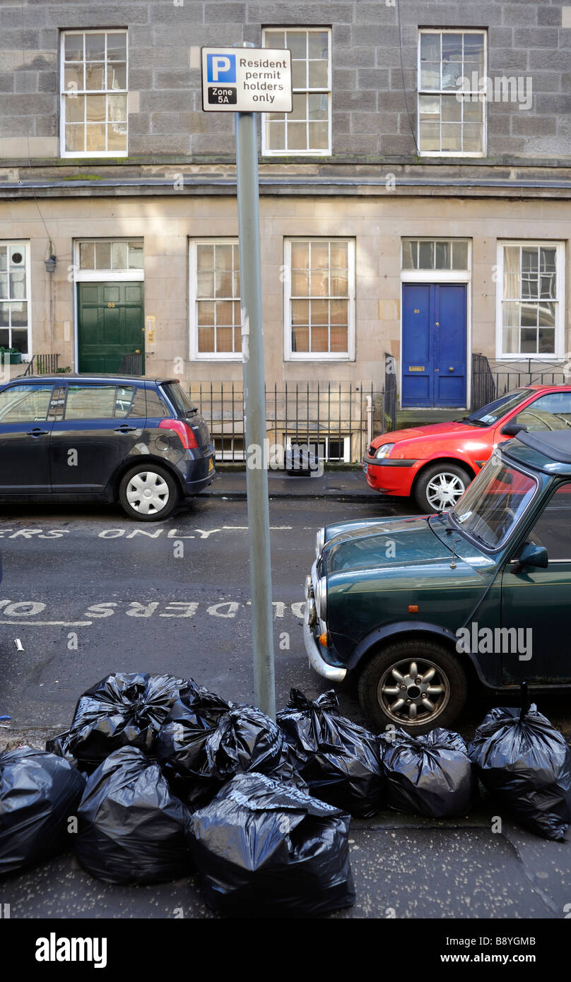 Litter road car hi-res stock photography and images - Alamy