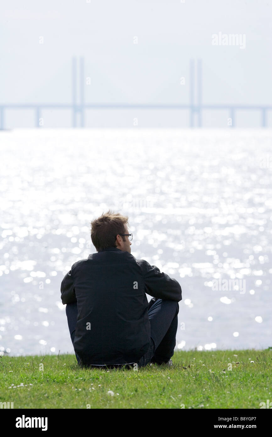 Man look over horizon hi-res stock photography and images - Alamy