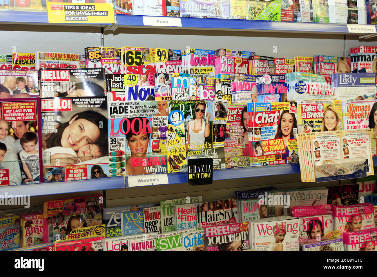Business magazines sale on shelf hi-res stock photography and images ...