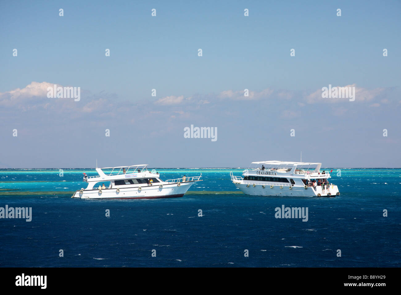 Dive boats hi-res stock photography and images - Alamy