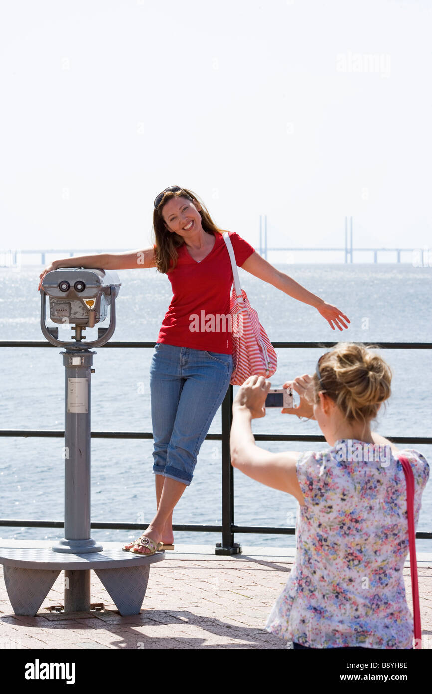 Taking pictures of friends hi-res stock photography and images - Alamy
