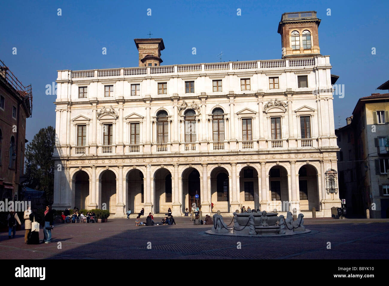 Piazza Vecchia and Palazzo Nuovo, Bergamo, Lombardy, Italy Stock Photo ...