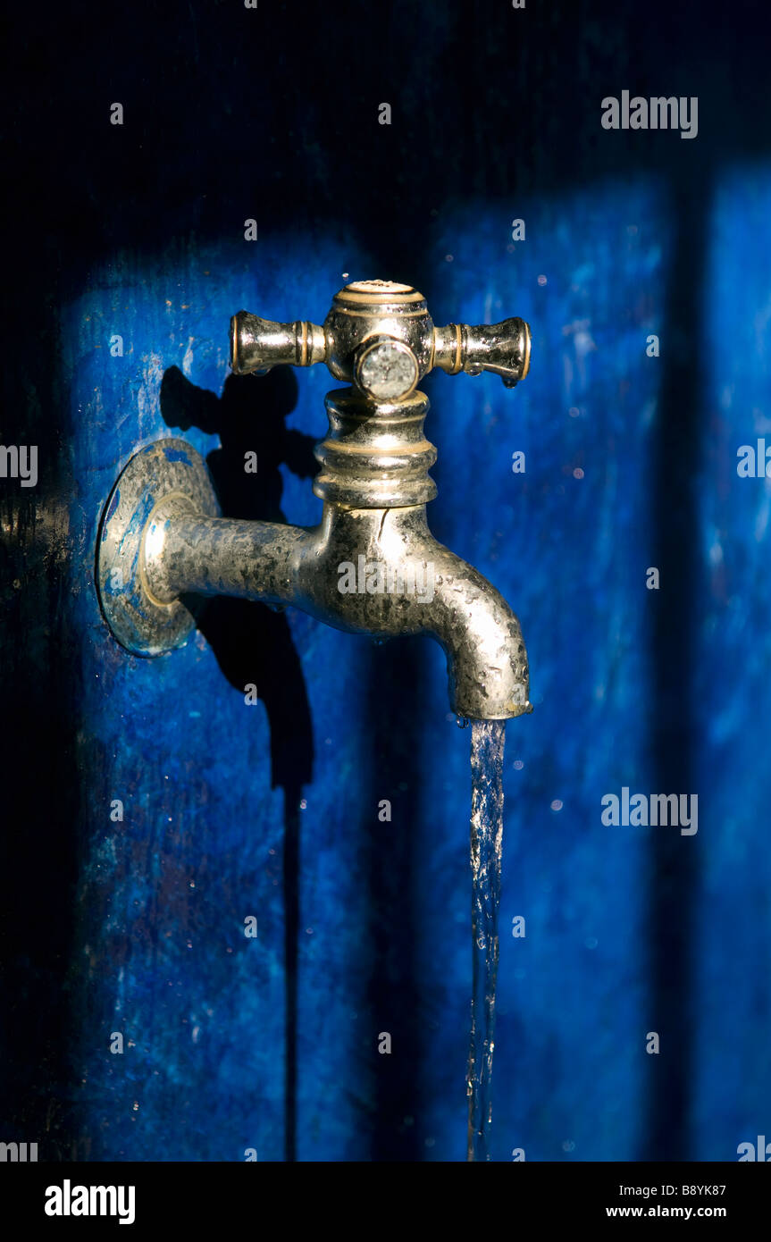 Water tap india hi-res stock photography and images - Alamy