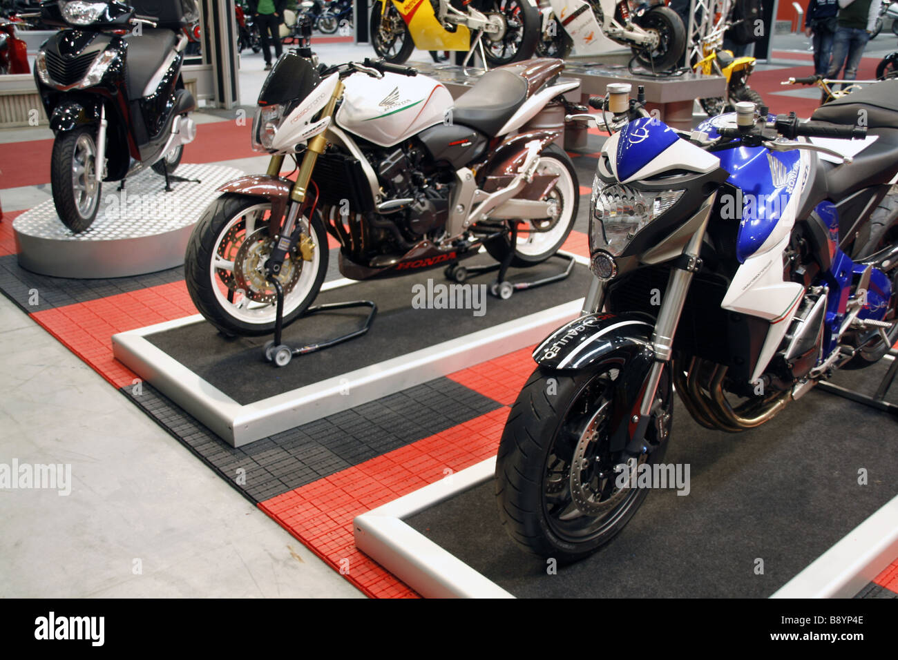 Line of motorbikes close up hi-res stock photography and images - Alamy