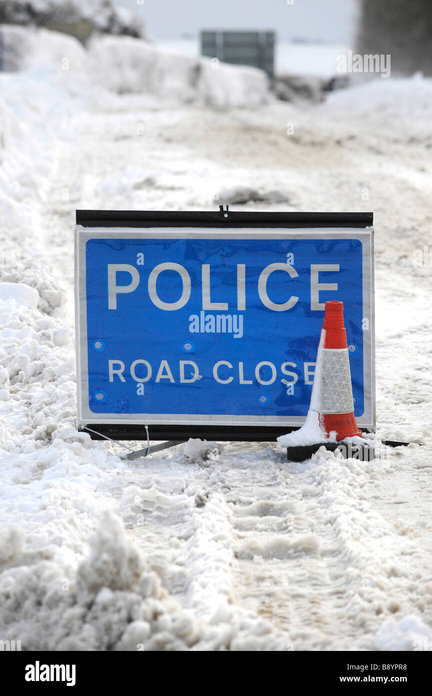 Police road closed sign hi-res stock photography and images - Alamy