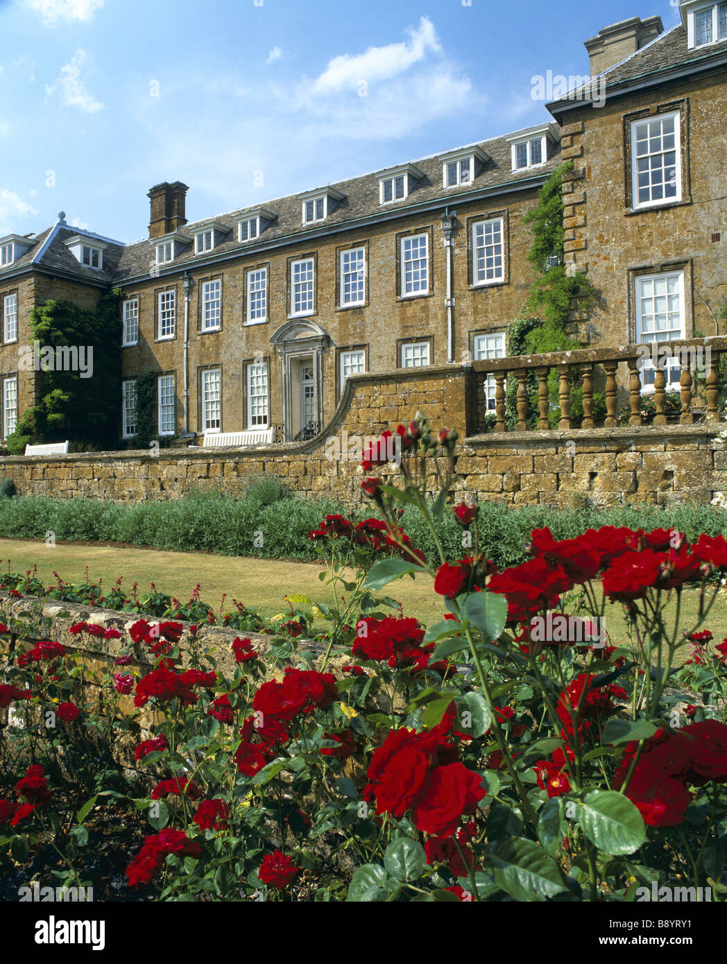 17th century sandstone house hi-res stock photography and images - Alamy