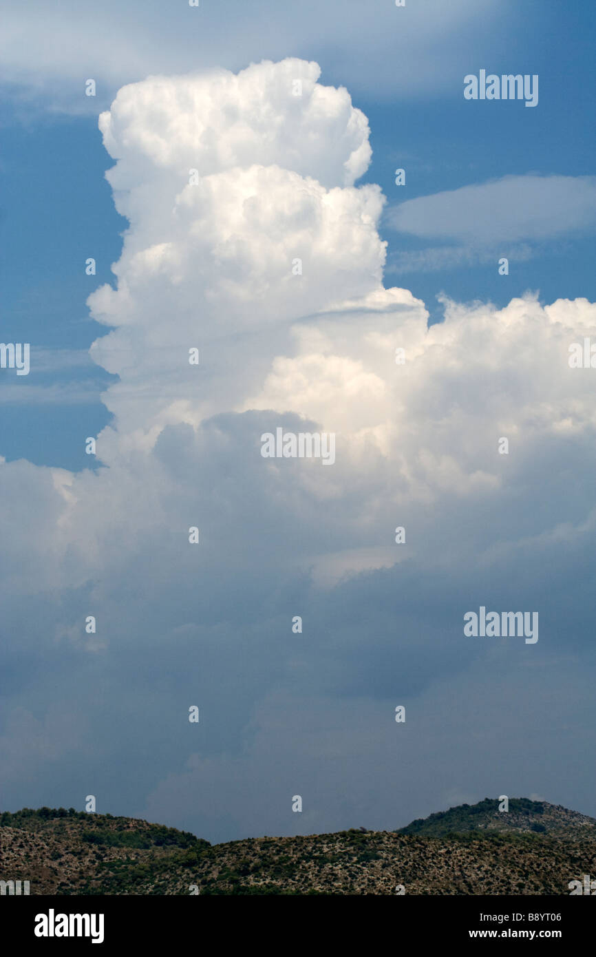 Cumulus vertical growth hi-res stock photography and images - Alamy